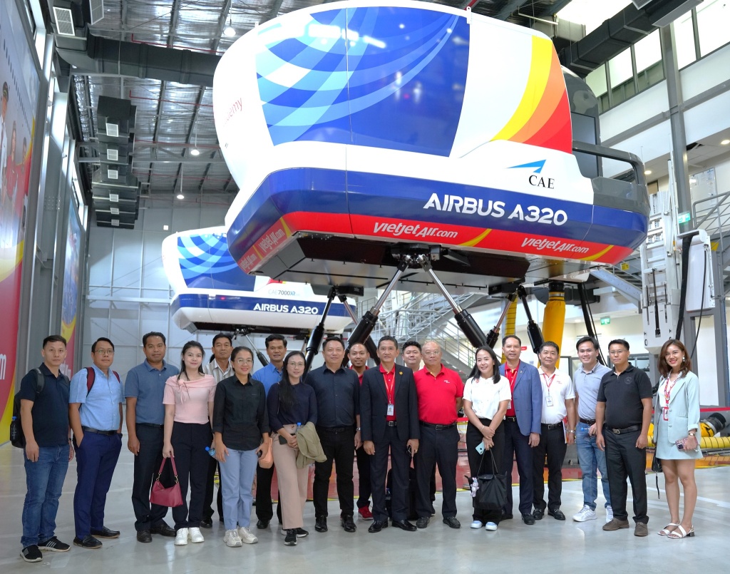 Đoàn Lãnh Đạo Cục Hàng Không Dân Dụng Lào Và Hãng Hàng Không Lào Skyway ...